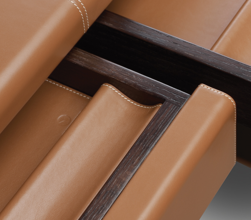 Promemoria | Ernest：以皮革包衬的木质书桌